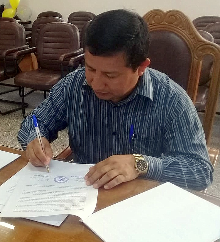 Firma de contrato Emilio Isaac Benitez Chavez – PUBIABM